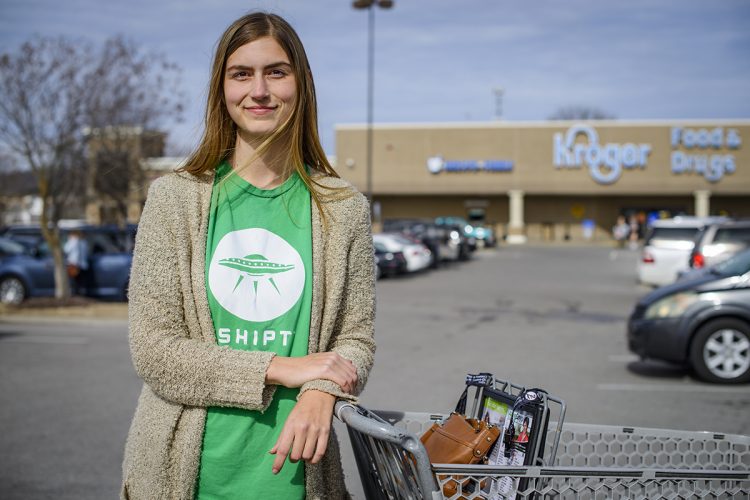 This Shipt Shopper Makes $17/Hour Delivering Groceries
