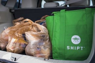 This Shipt Shopper Makes $17/Hour Delivering Groceries