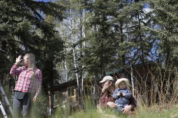 How This ‘Last Alaskans’ Couple Makes it Living Off-the-Grid