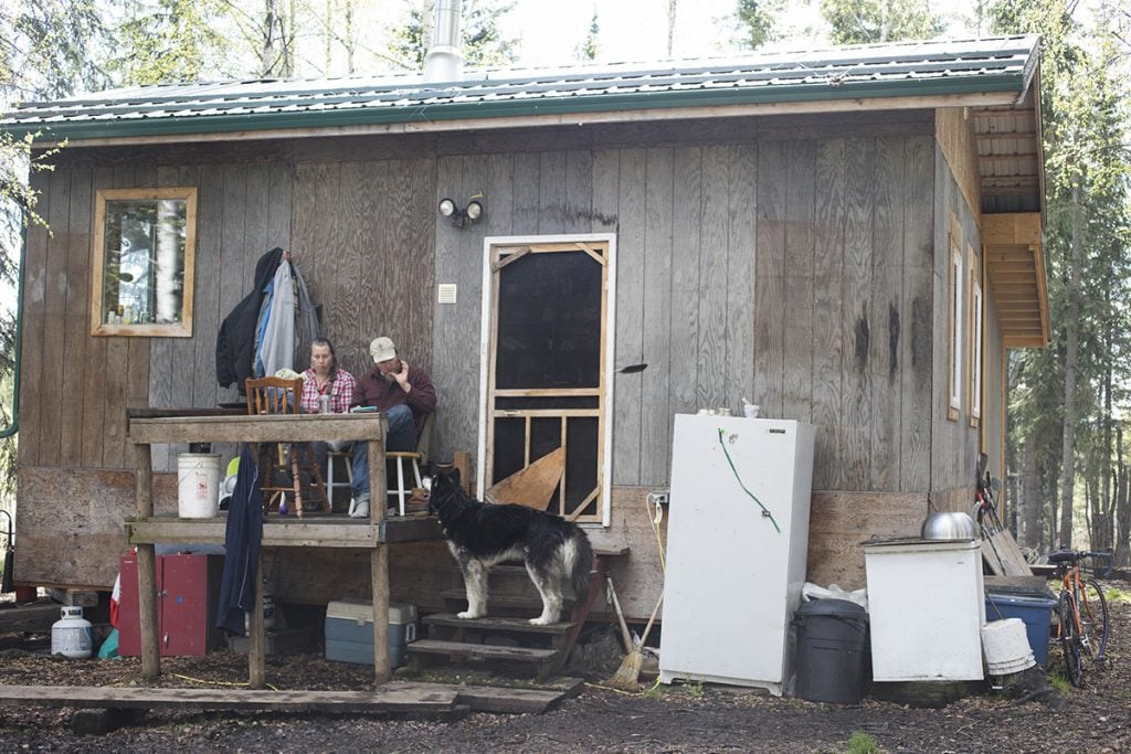How This ‘Last Alaskans’ Couple Makes it Living Off-the-Grid