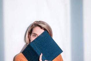 11 Ways You Can Save Money on College Textbooks