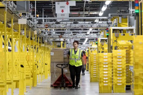 Amazon Jobs Increase by 100K Due to Coronavirus