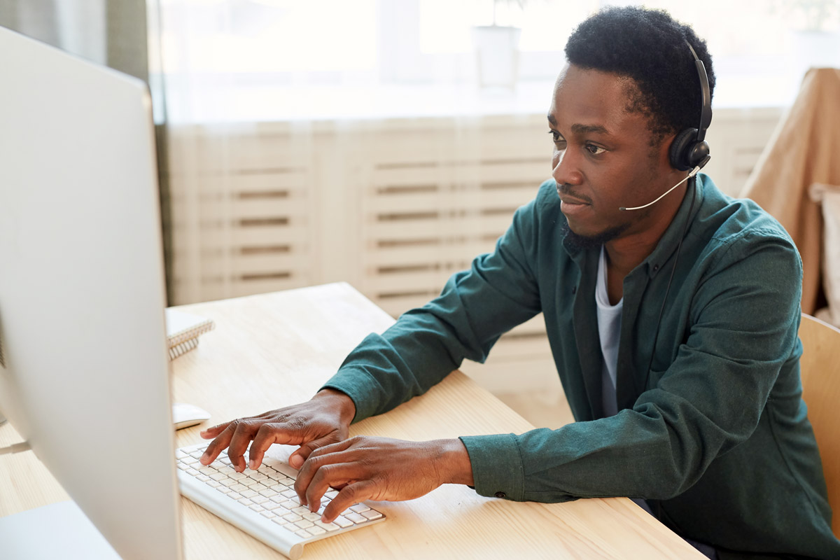 Verizon to Hire 950 Remote Customer Service Reps in 12 States