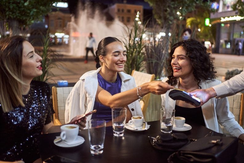 How to Maximize Credit Card Rewards and Earn Cash and Perks