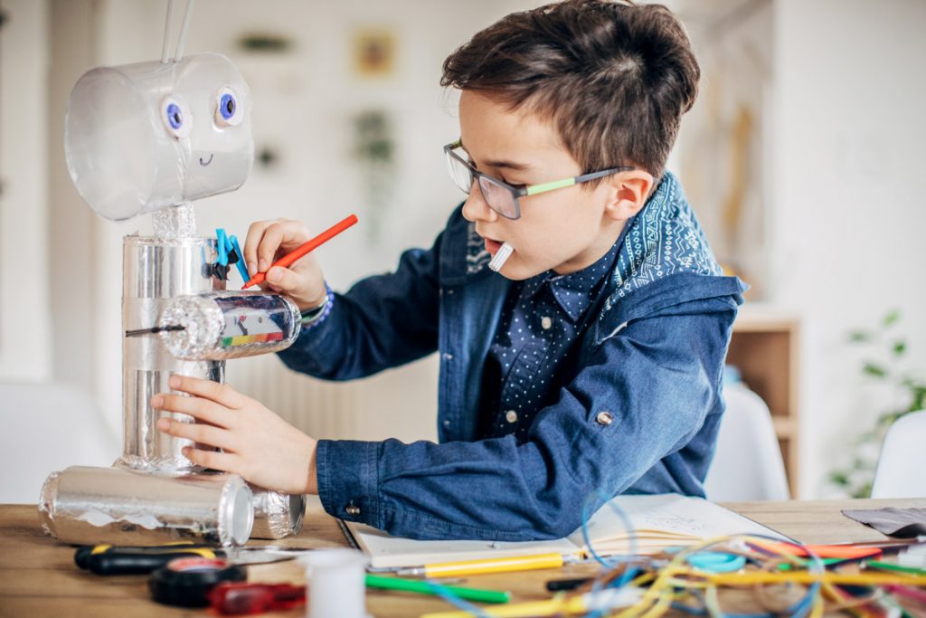 These 10 Easy, Cheap Craft Projects Will Keep Kids Busy for Hours