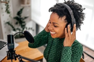 How to Become an Audiobook Narrator | Beginner's Guide