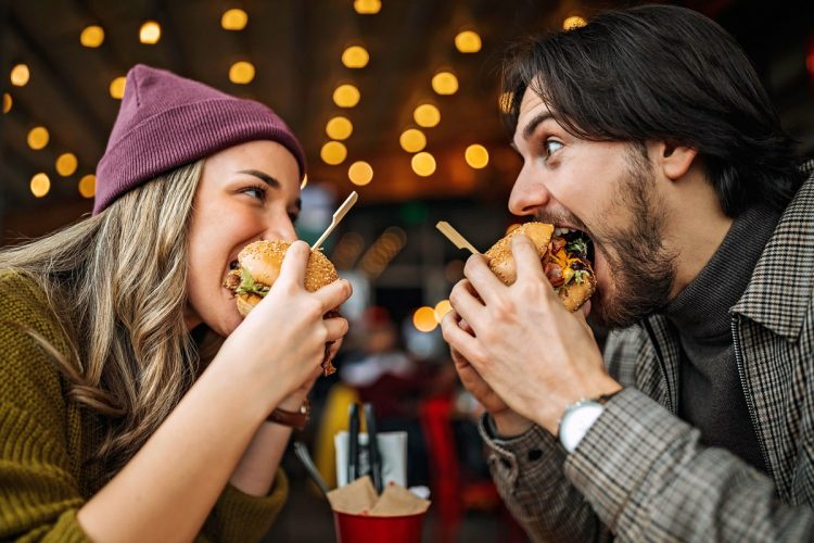 26 Ways to Save Money on Dining Out at Restaurants