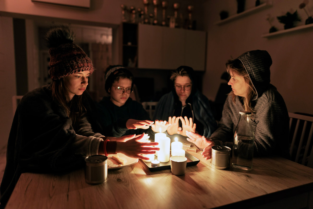 14 Tips to Stop a Power Outage From Draining Your Wallet 14 Tips to Stop a Power Outage From Draining Your Wallet