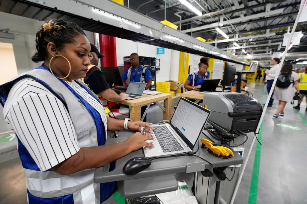 From $100 to $10,000: Where to Find Jobs With Sign-On Bonuses