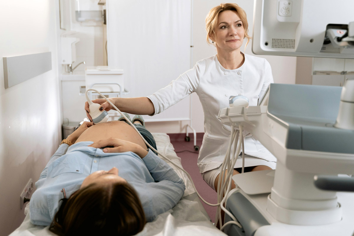 8 Entry-Level Medical Jobs That Can Bring in $42k/Year or More