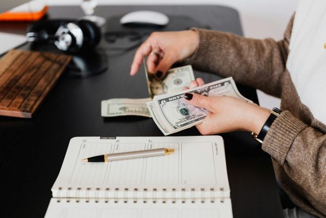 Cleo App Review Ai Budgeting Assistant With A Side Of Sass